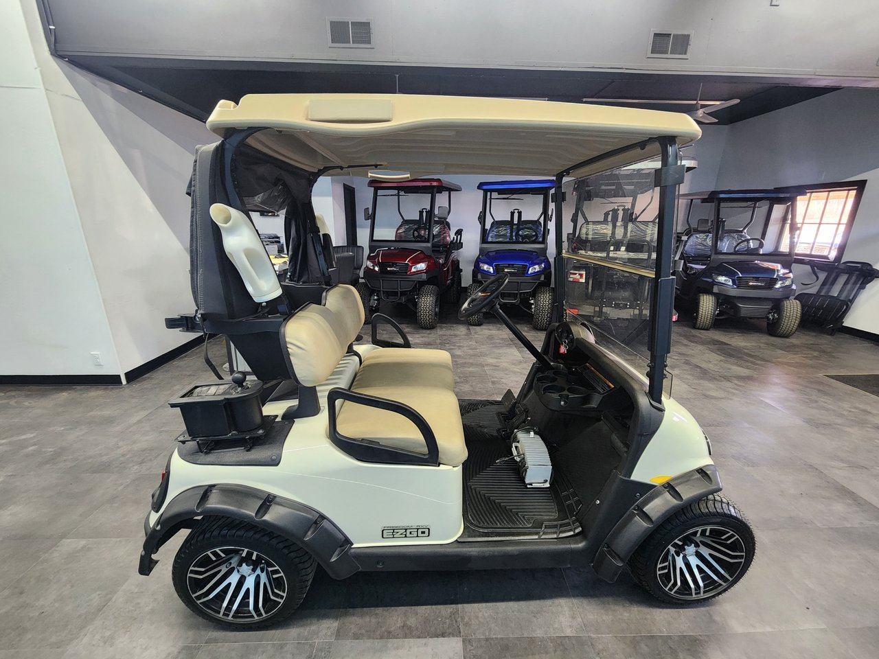 2013 E-Z-Go Freedom RXV for sale in Lawton, IA - Midwest EV